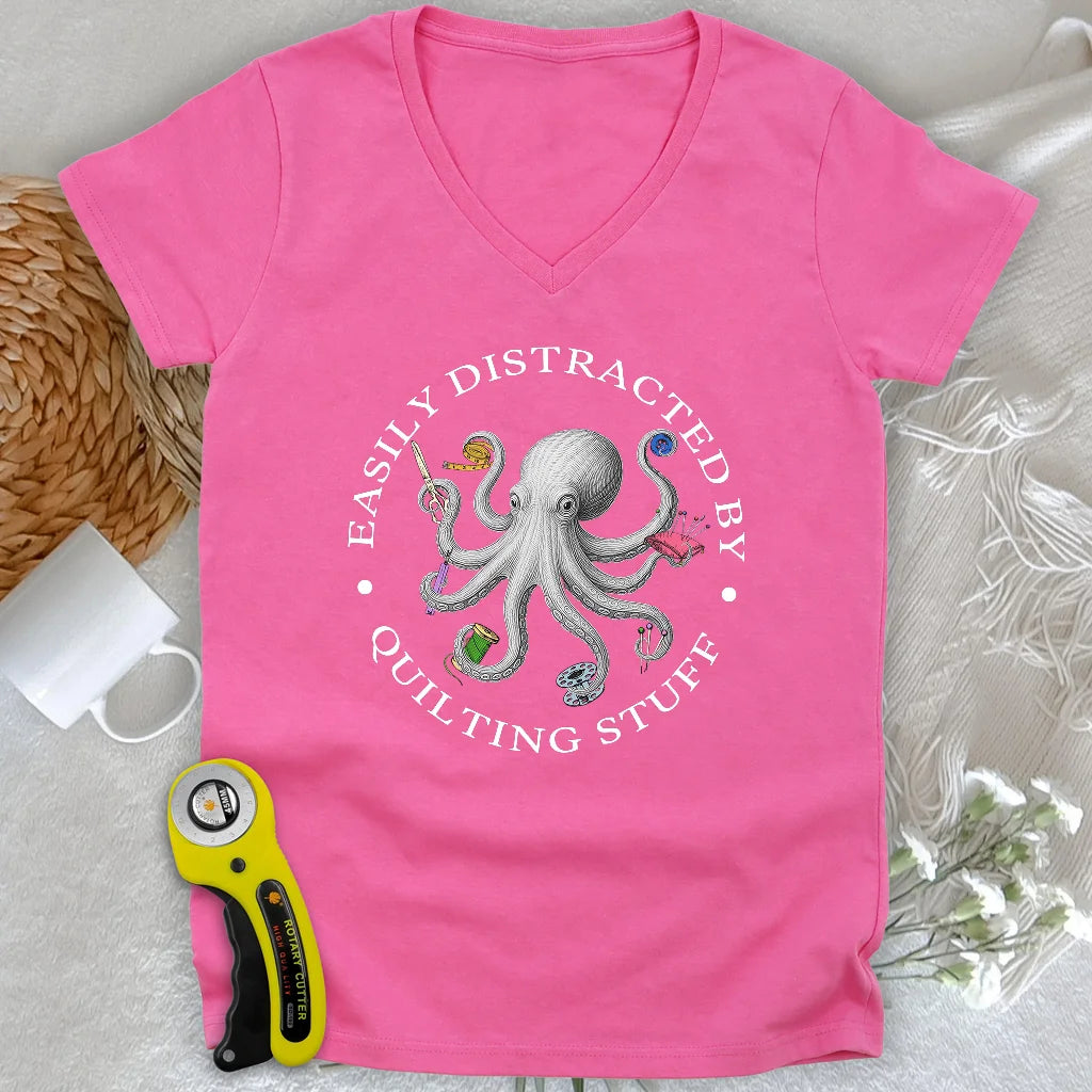 Quiltin Stuff Lady V-neck – ThreadsMuse