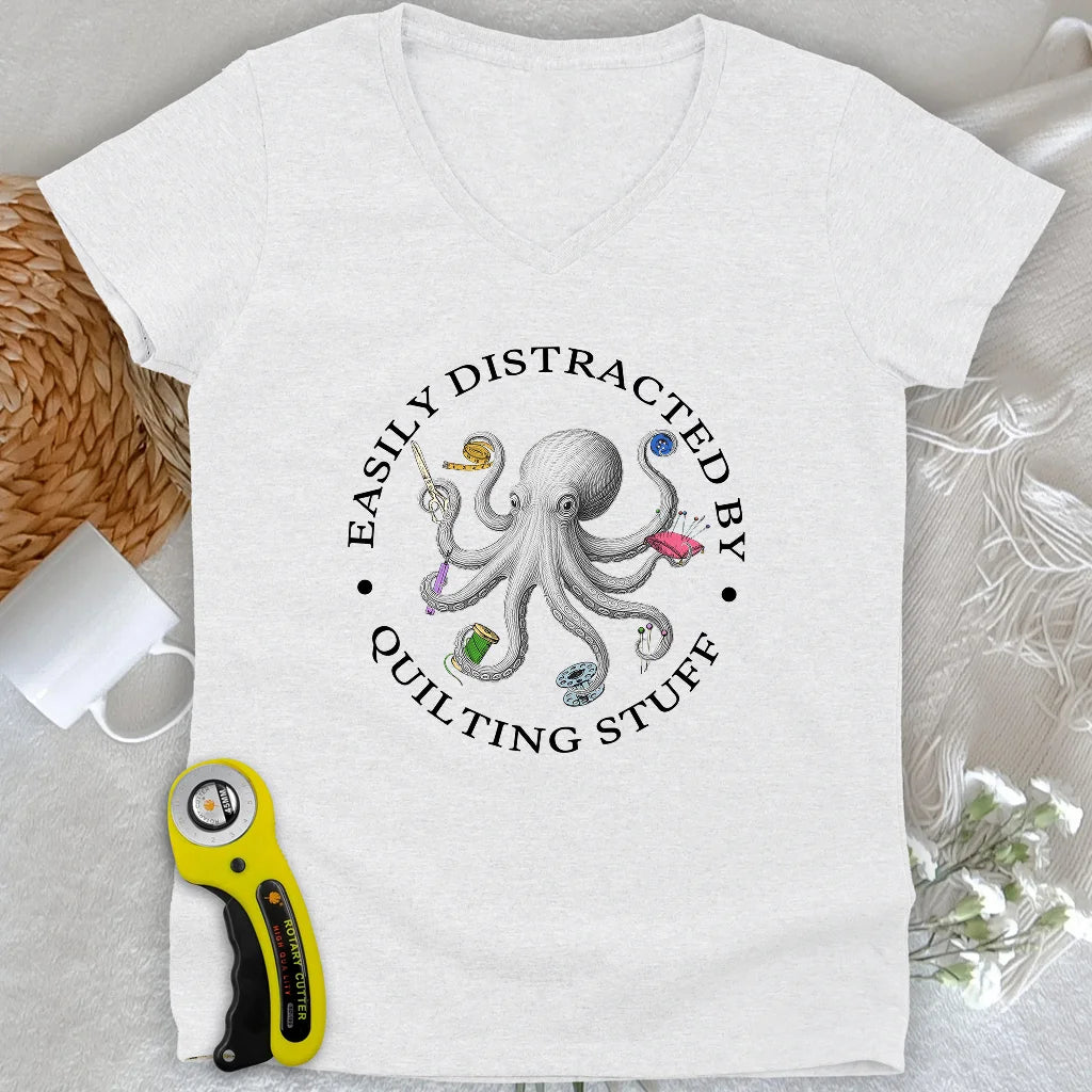 Quiltin Stuff Lady V-neck – ThreadsMuse